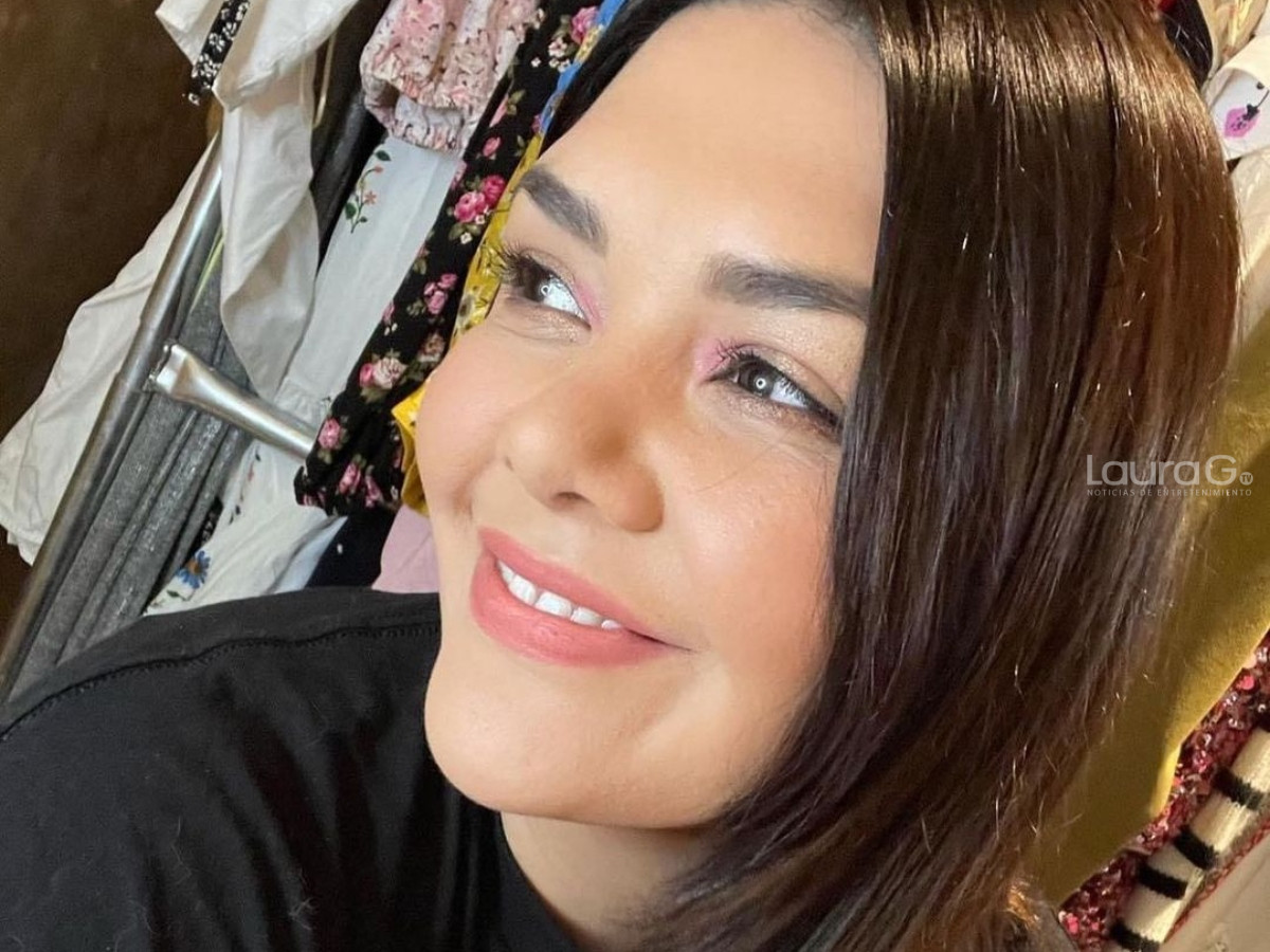 Yuridia comparte atrevida fotografia en traje de baño