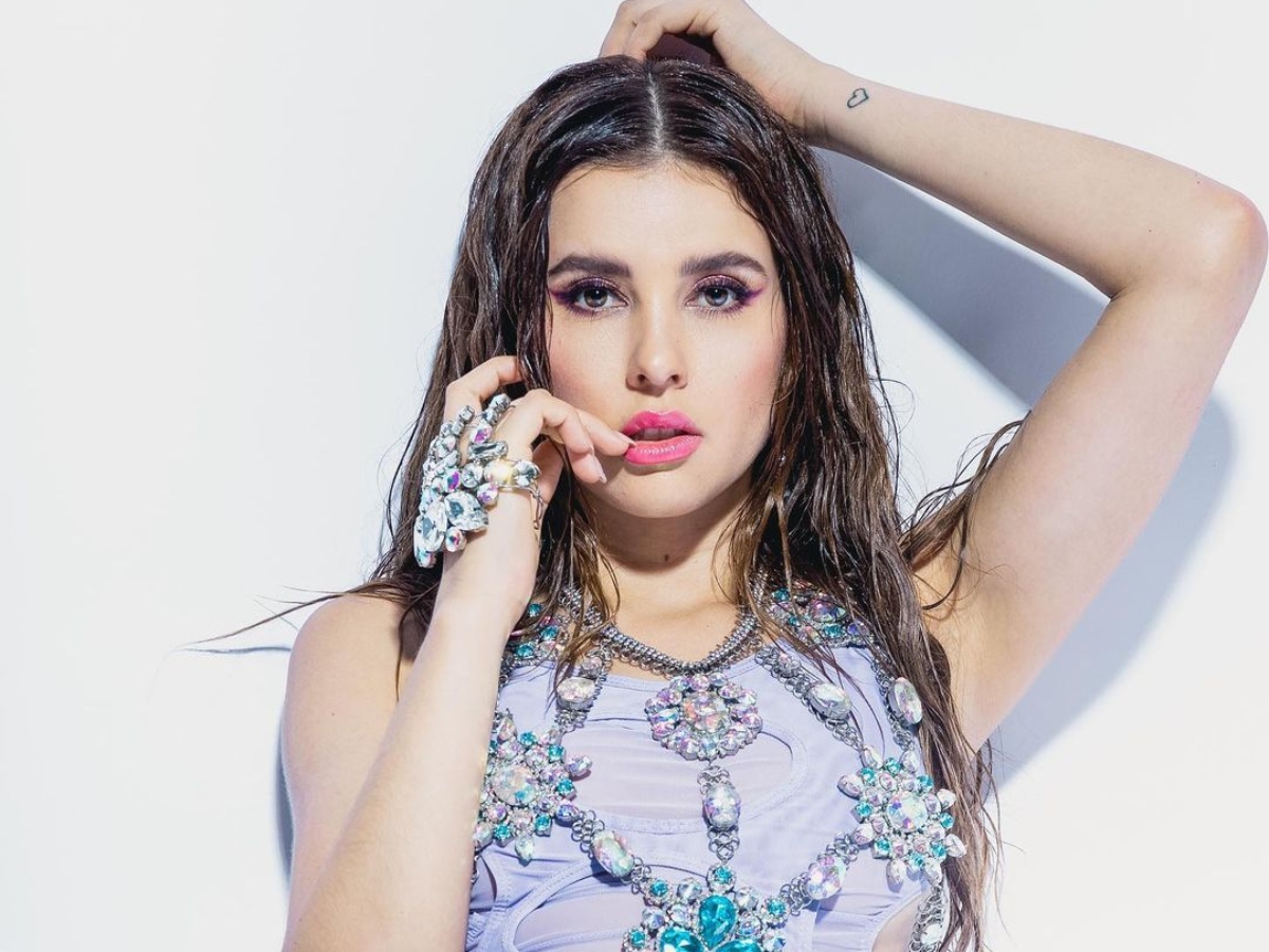 Paulina Goto anuncia que está comprometida